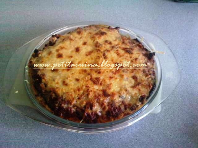 Petita Cuina: MOUSSAKA AMB BEIXAMEL DE CEPS.