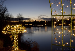 Striking Photography: Overland Park Arboretum Luminary Walk