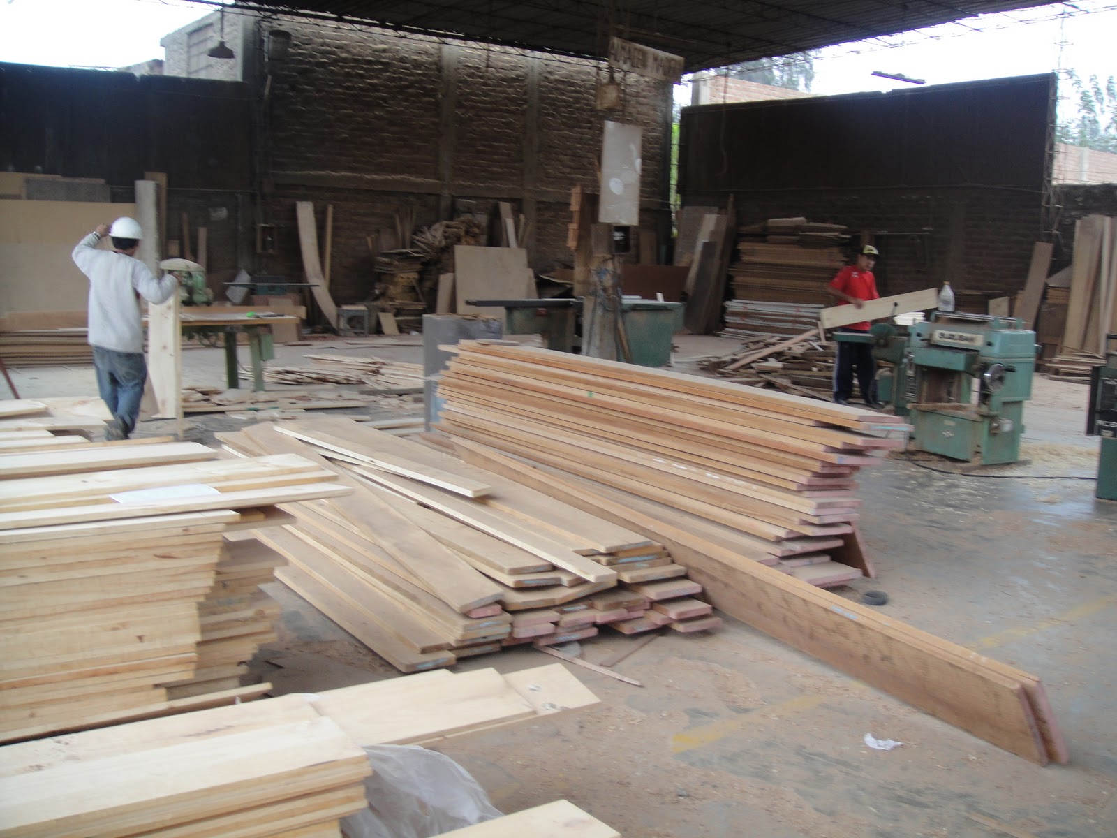 Maderas ..... Diseños ..... Proyectos: UN MUNDO DE MADERAS