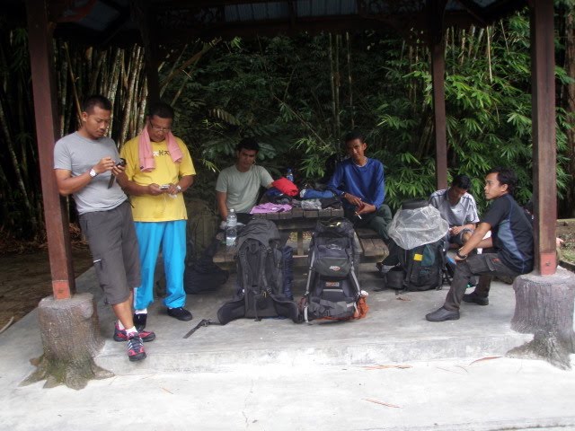 SEASON EXPLORER: Mount Bubu the 'blood sucker leech' 1657 m 14-16 Mei 2010