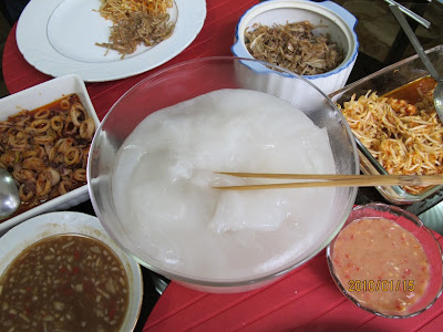 Story of a Trailing Spouse: Ambuyat for Lunch...