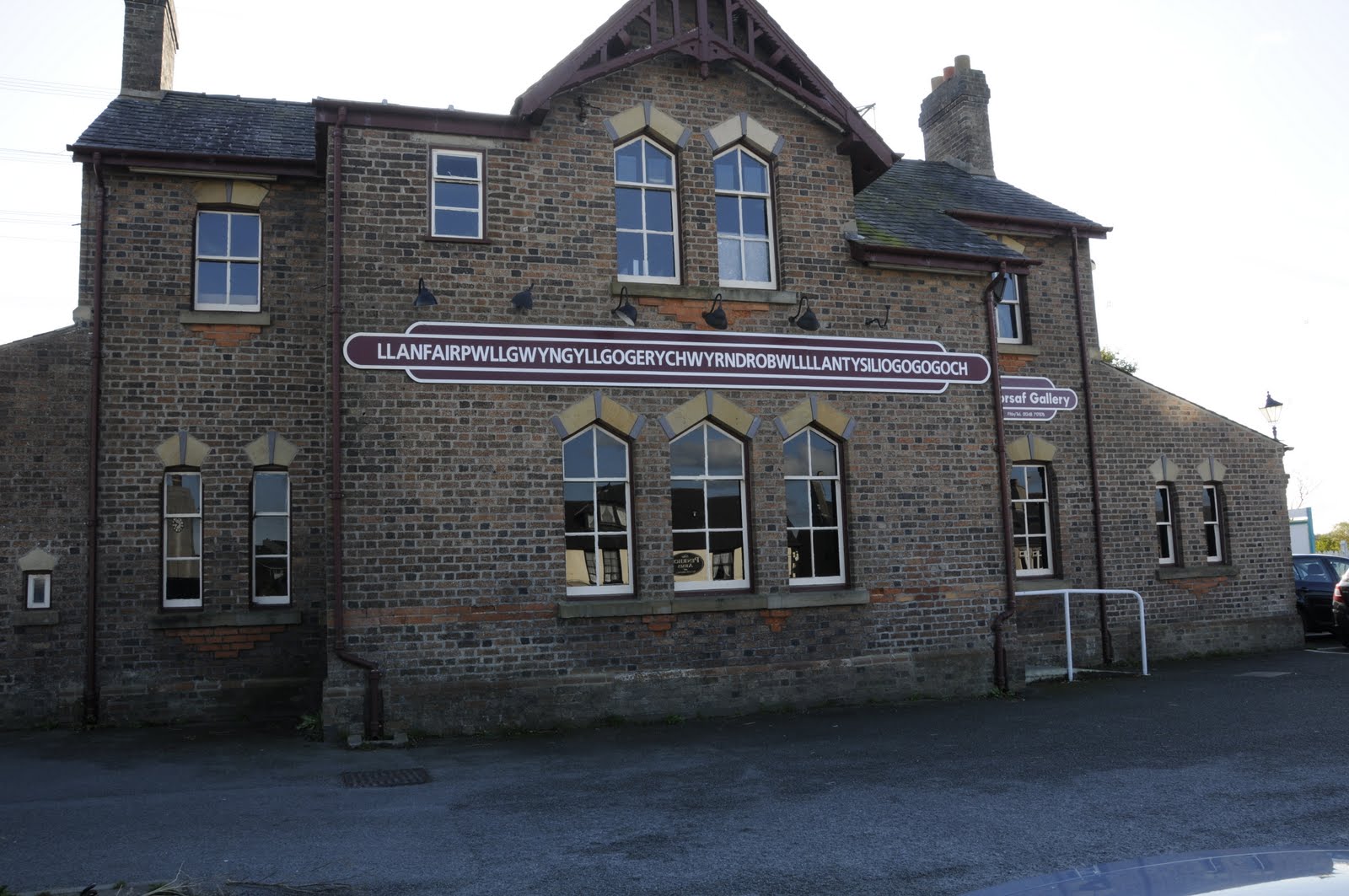 Holidays In Wales: Menai Suspension Bridge & James Pringle Weavers Anglesey