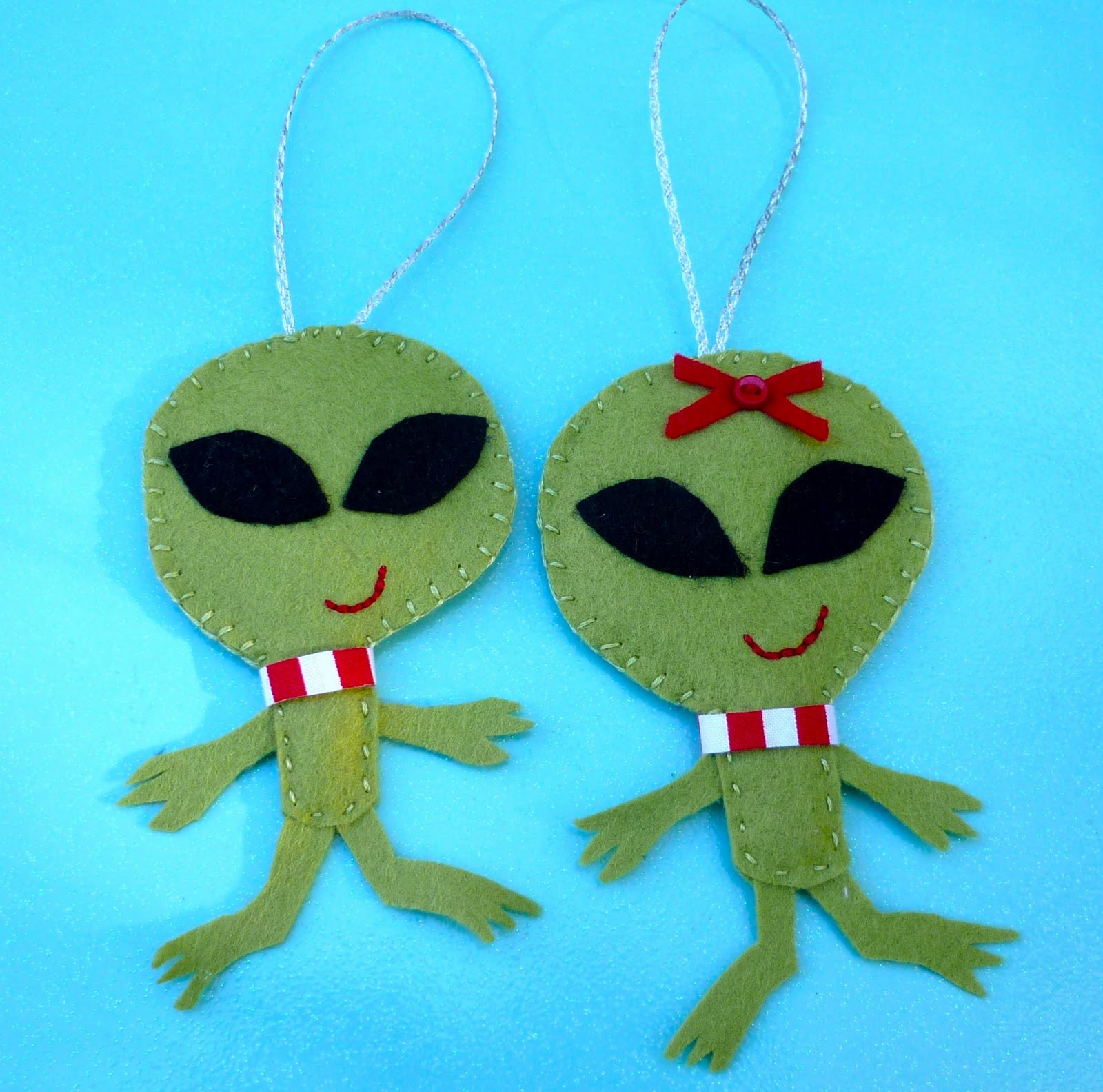 cocoaeyesthestitcher: The Evolution of Christmas Aliens!!