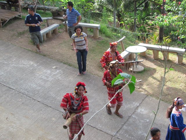 Joining the dancing of the Matigsalug tribe | Davao Delights