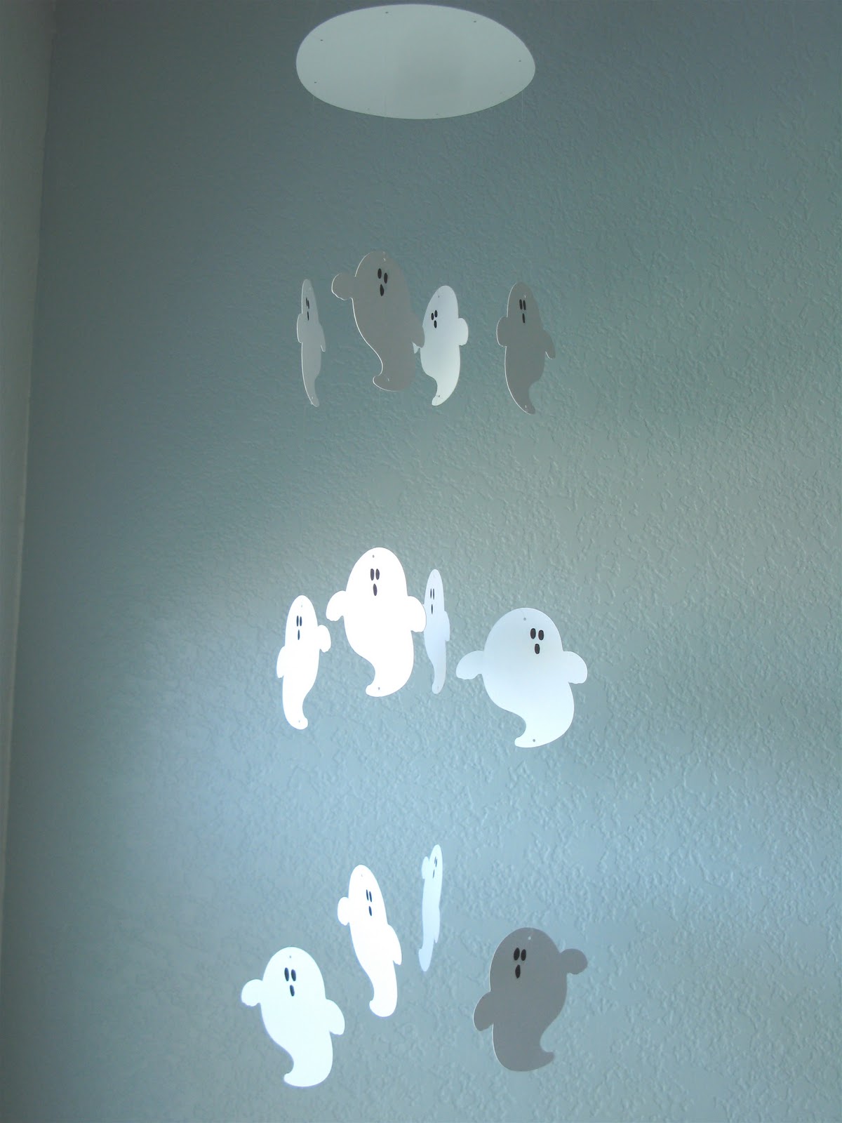 Finley and Oliver: Paper Ghost Mobile