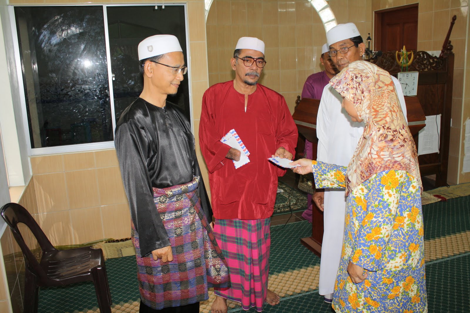 LAMAN RASMI ADUN MAHARANI: SUMBANGAN RAMADHAN 1341H DI PARIT AMAL LAUT MUAR