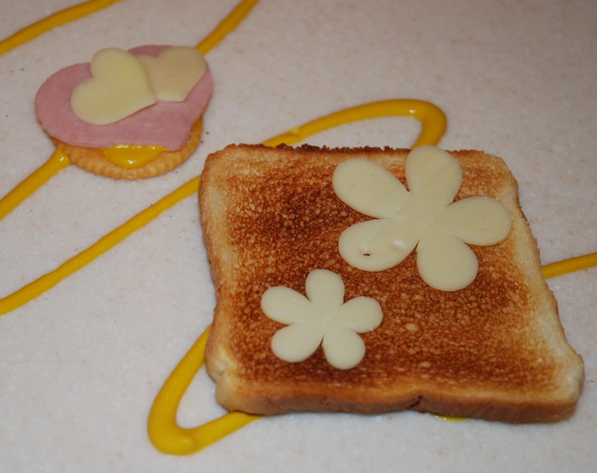 CardMonkey's Paper Jungle: Playing with my food: Exploring Cricut Cake