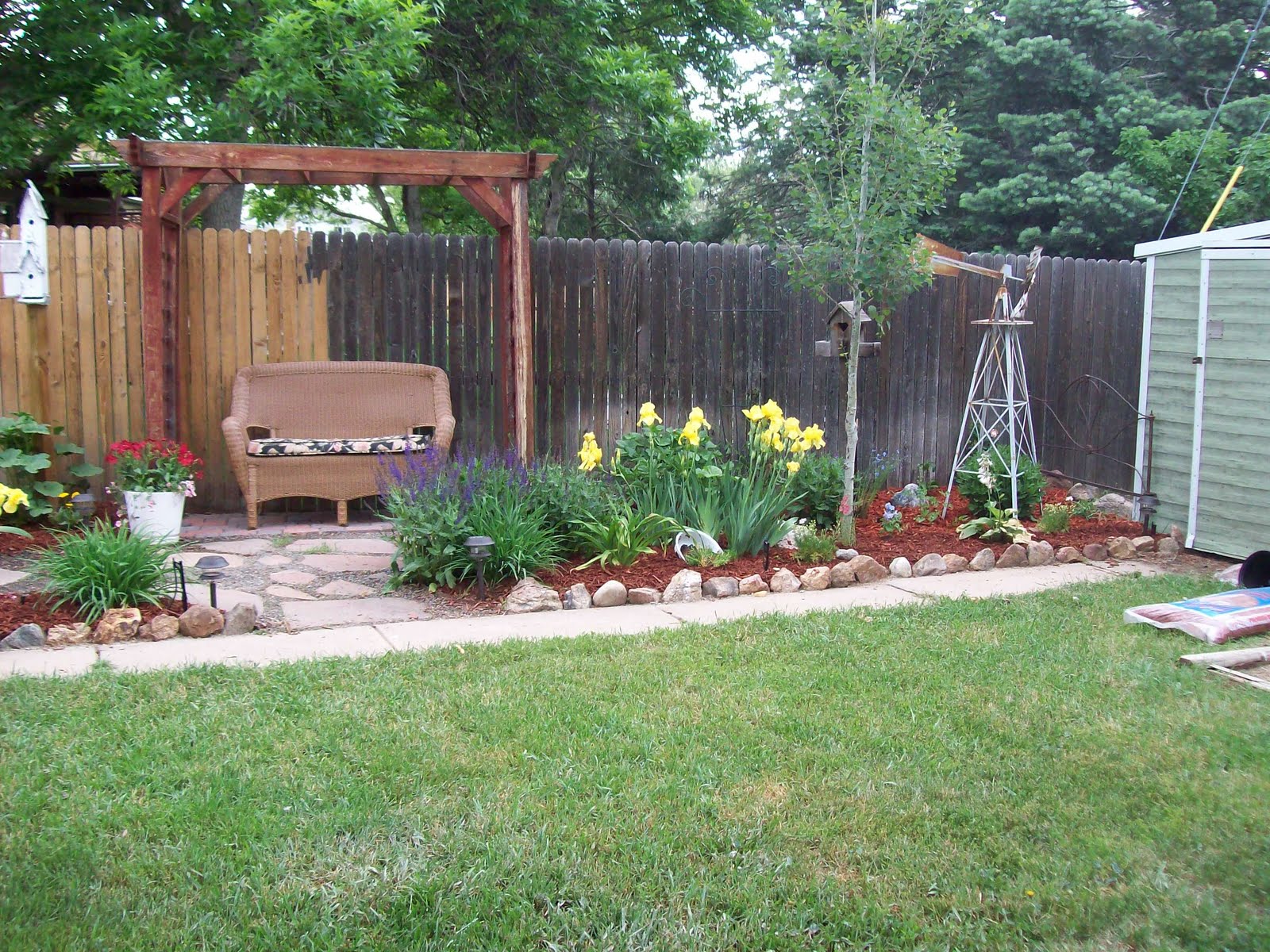 Porter Place Cottage: ~Backyard Photos~