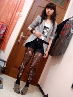 Addicted: DIY Ripped Stocking!!