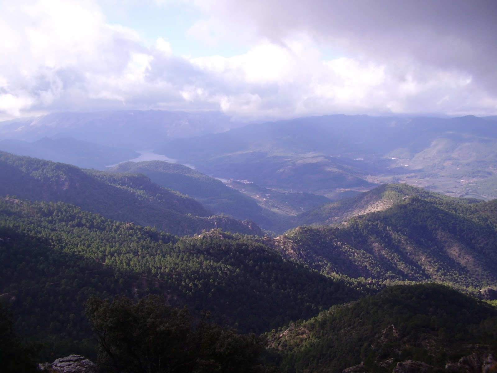 CRUCE DE CAMINOS, OCIO MEDIOAMBIENTAL: El Yelmo un verdadero balcón de ...