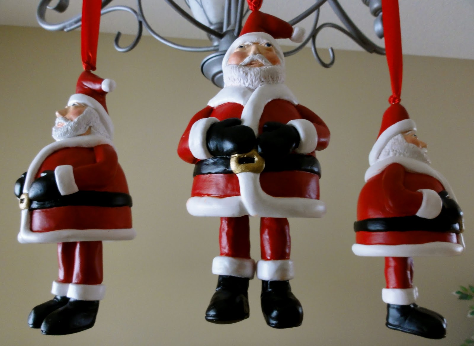 BirshyKat: Santa Ornaments with Dangling Legs...Finished!