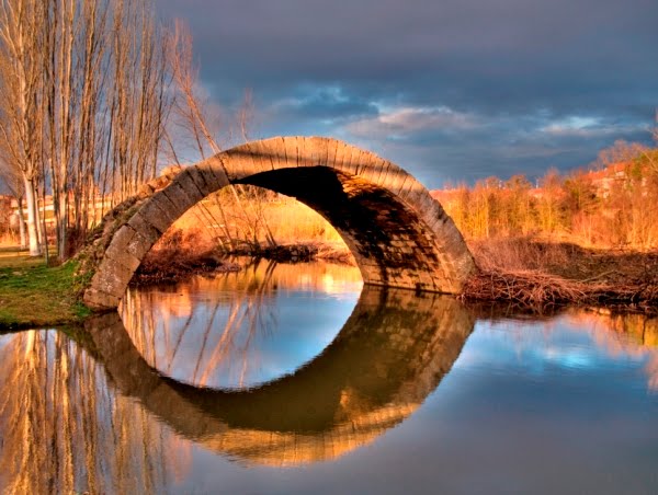 Welcome to visuallyART: Amazing Examples of Reflection Photography