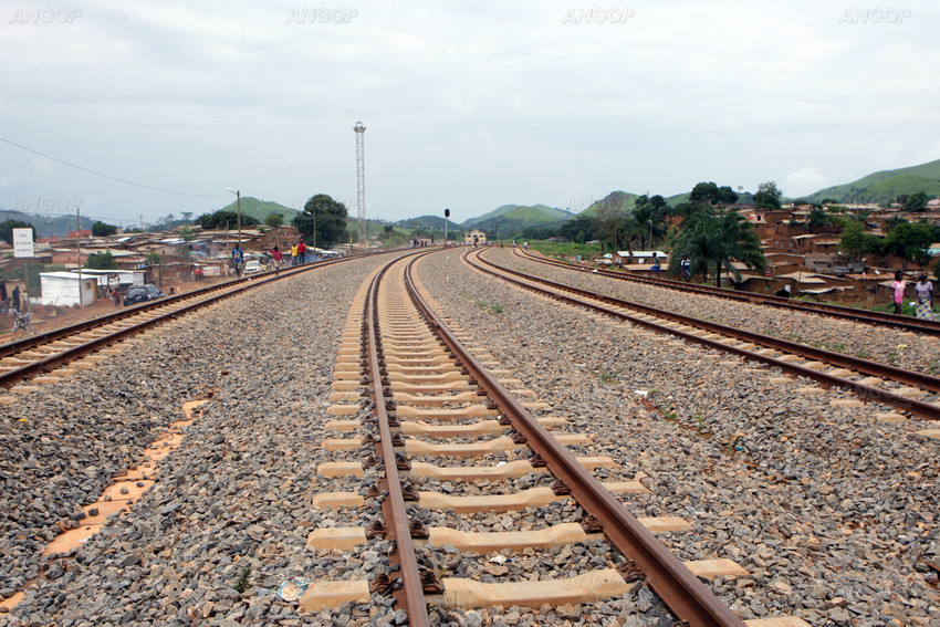 Pensar e Falar Angola: Comboio Volta a Apitar em Malange