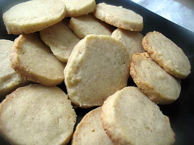 Spicy White Cheddar Shortbread Crackers | Lisa's Kitchen | Vegetarian ...