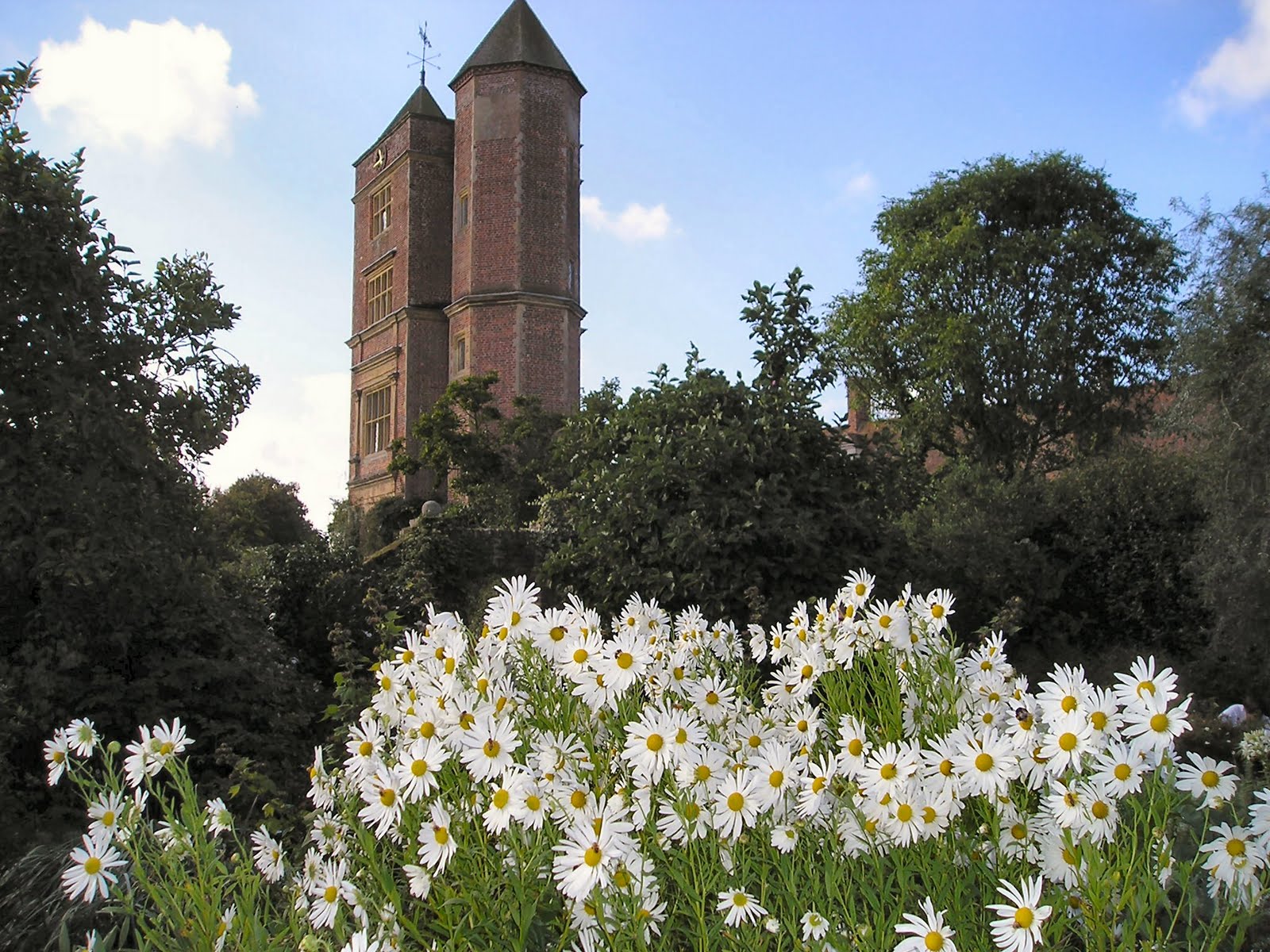 SISSINGHURST GARDENS - a secret history |The Garden of Eaden