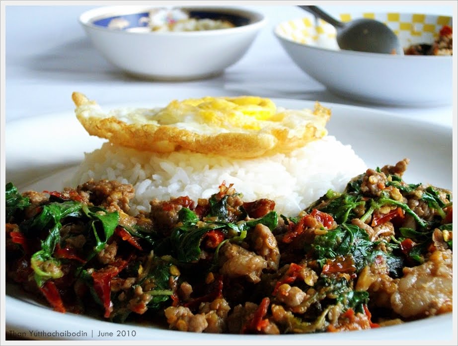 Than Yutthachaibodin Photography: pad kapao neur