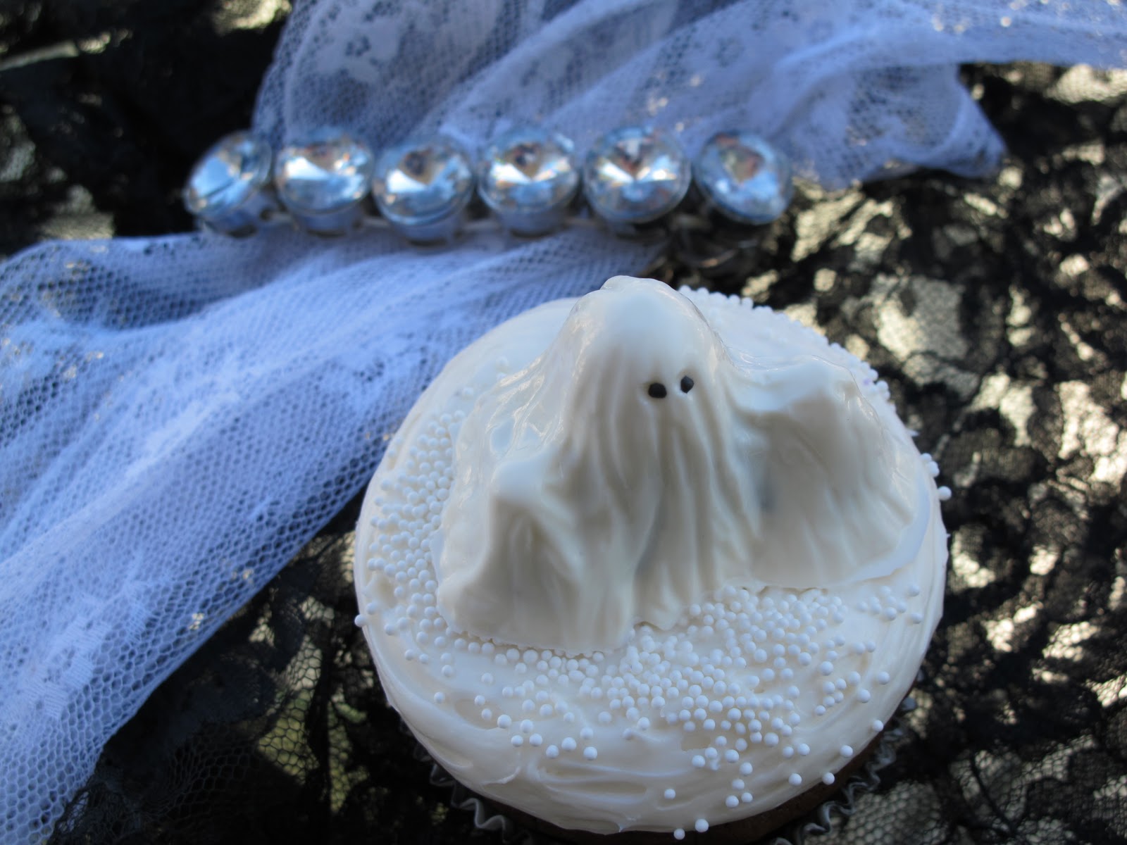 Ghostly White Cakes - Purple Chocolat Home