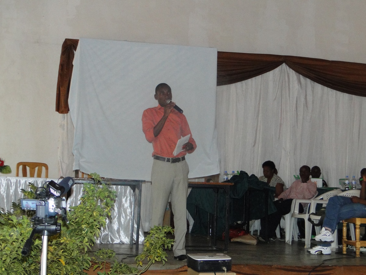 Momentos do trabalho em Ruanda: Rwanda 1st OLPC Head of Schools ...