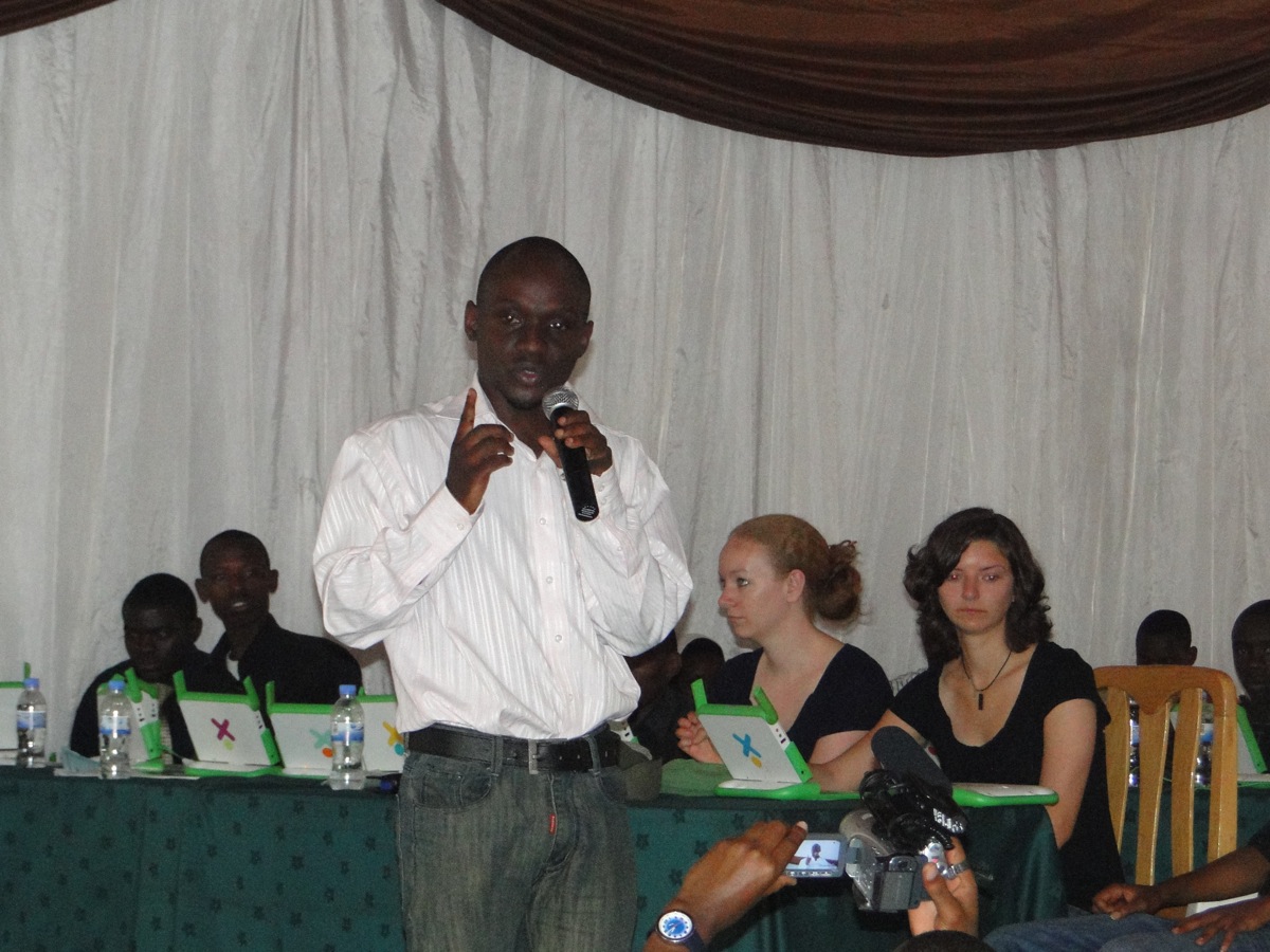 Momentos do trabalho em Ruanda: Rwanda 1st OLPC Head of Schools ...