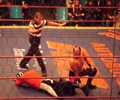 Lucha Libre Porra Fresa: Shocker y La Mascara retan a los Guerreros por ...