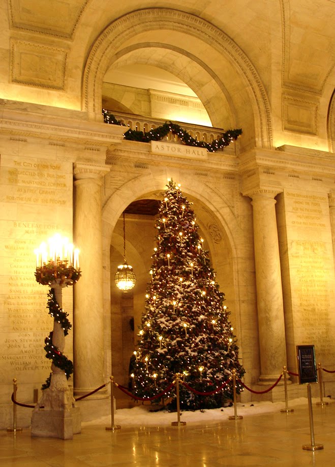 A Family Tree of Holidays - Christmas Trees: The Astor Hall Christmas ...