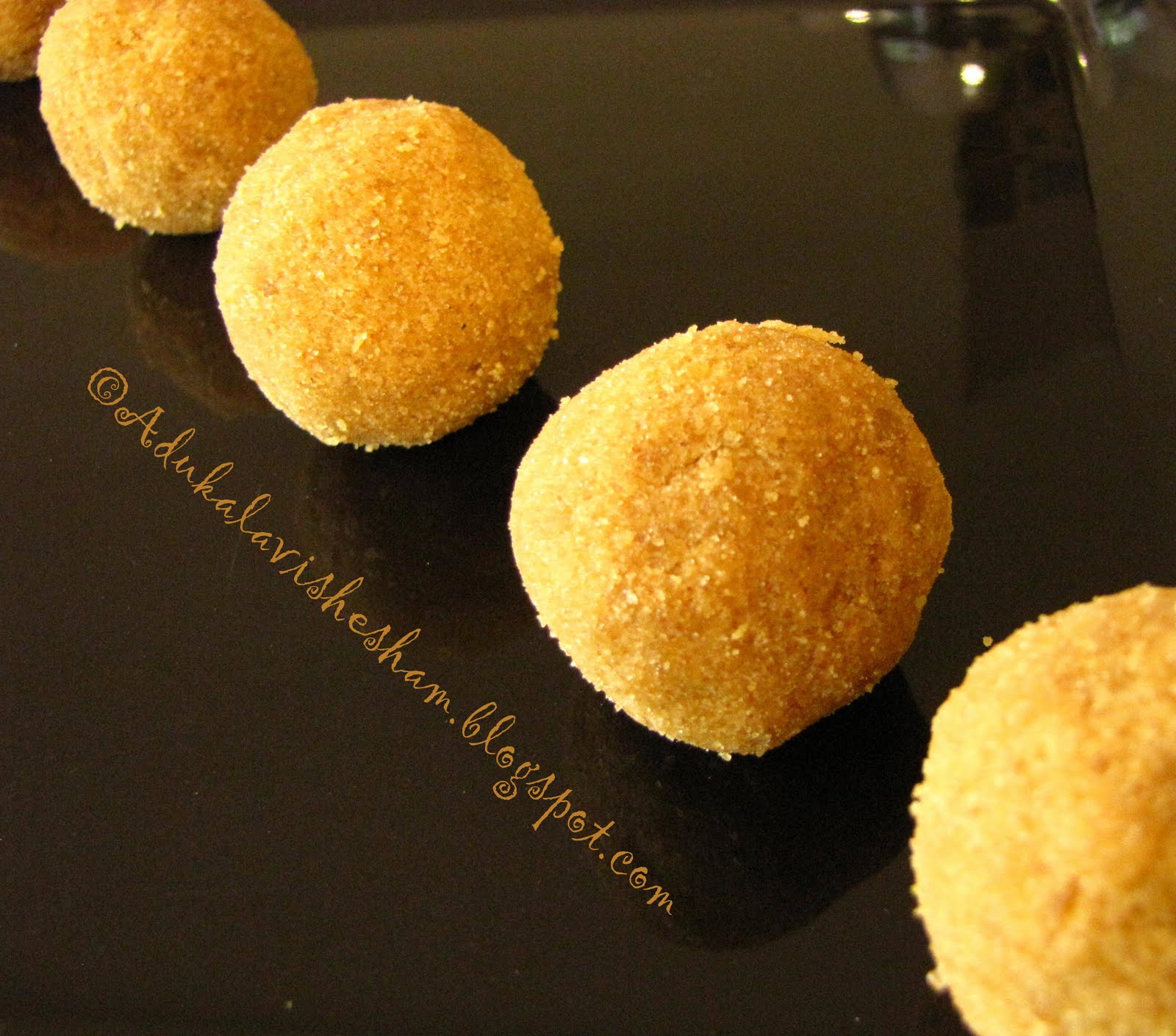 Adukala Vishesham: Naadan Ariyunda / Rice Ladoo