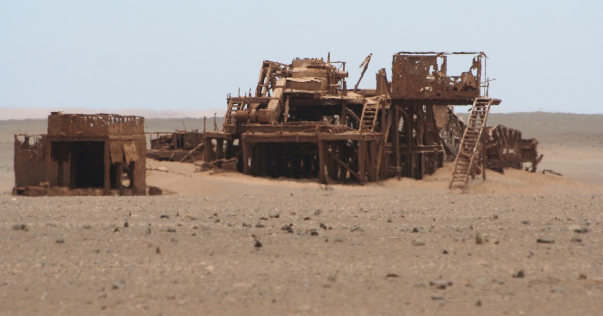 Abandoned oil rig in the desert, Skeleton Coast, near Toscanini, Namibia