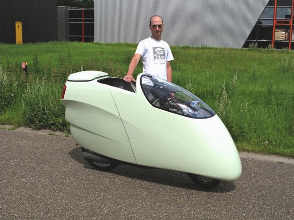 Tilting Vehicles Blog: Feet First Motorcycles