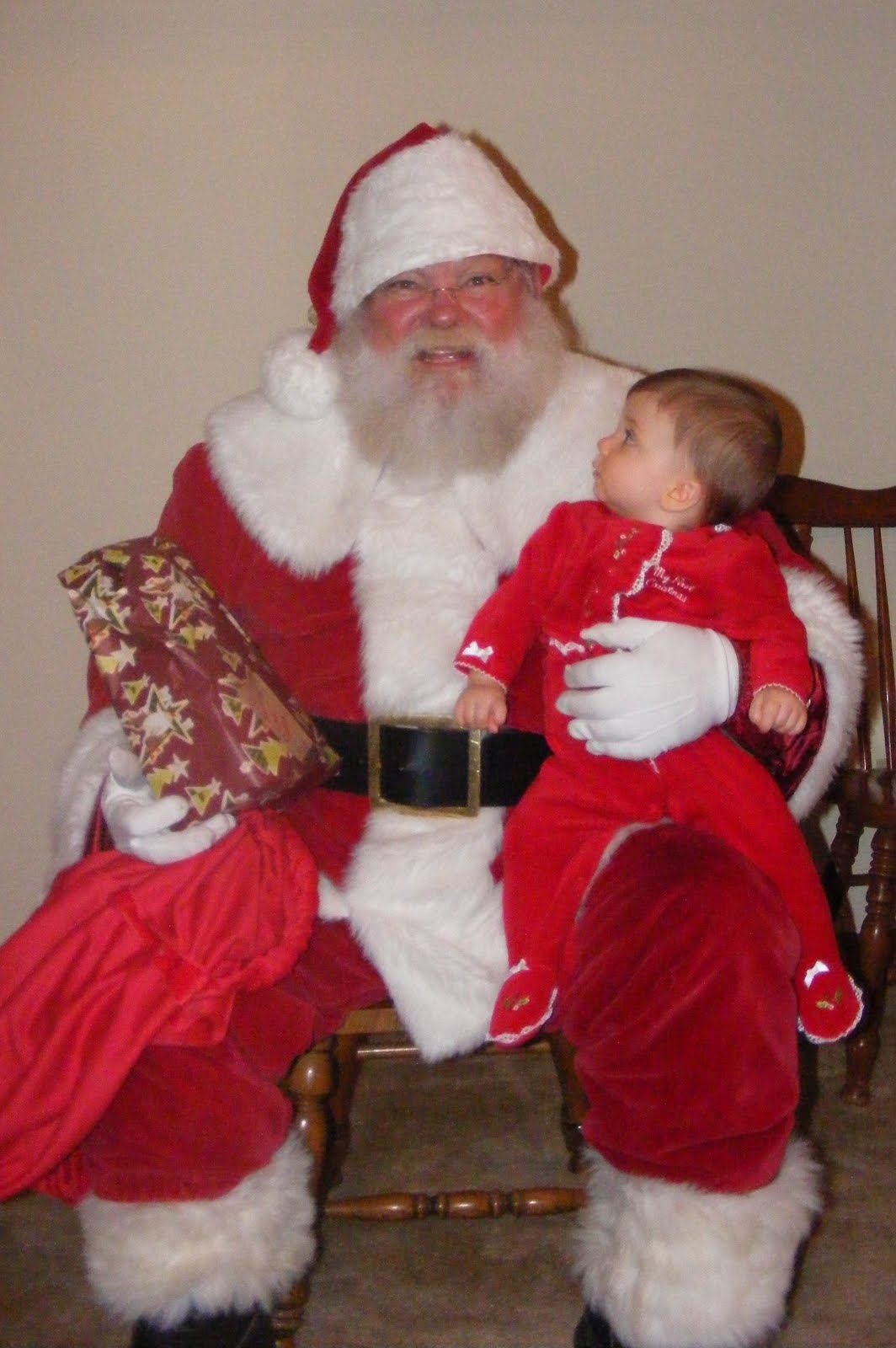 Nickolas, Alyssa and Hannah!: Santa!!