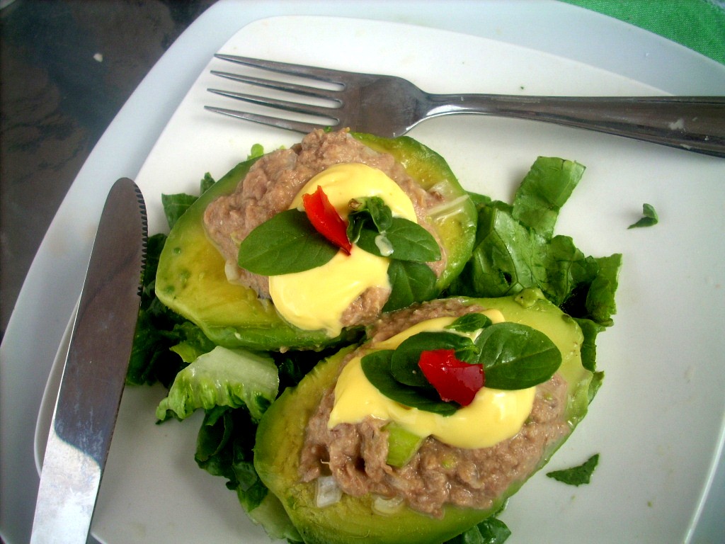Canela kitchen (gloria): Palta Reina (Queen avocado stuffed with tuna)