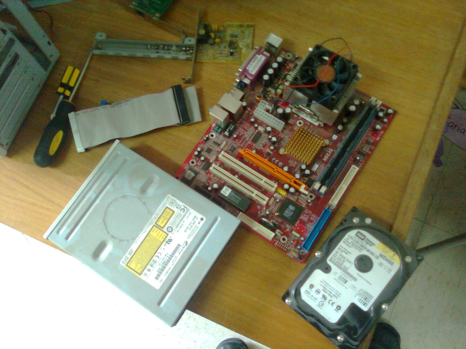 Proyecto: Proyecto hacer funcionar un PC desarmado