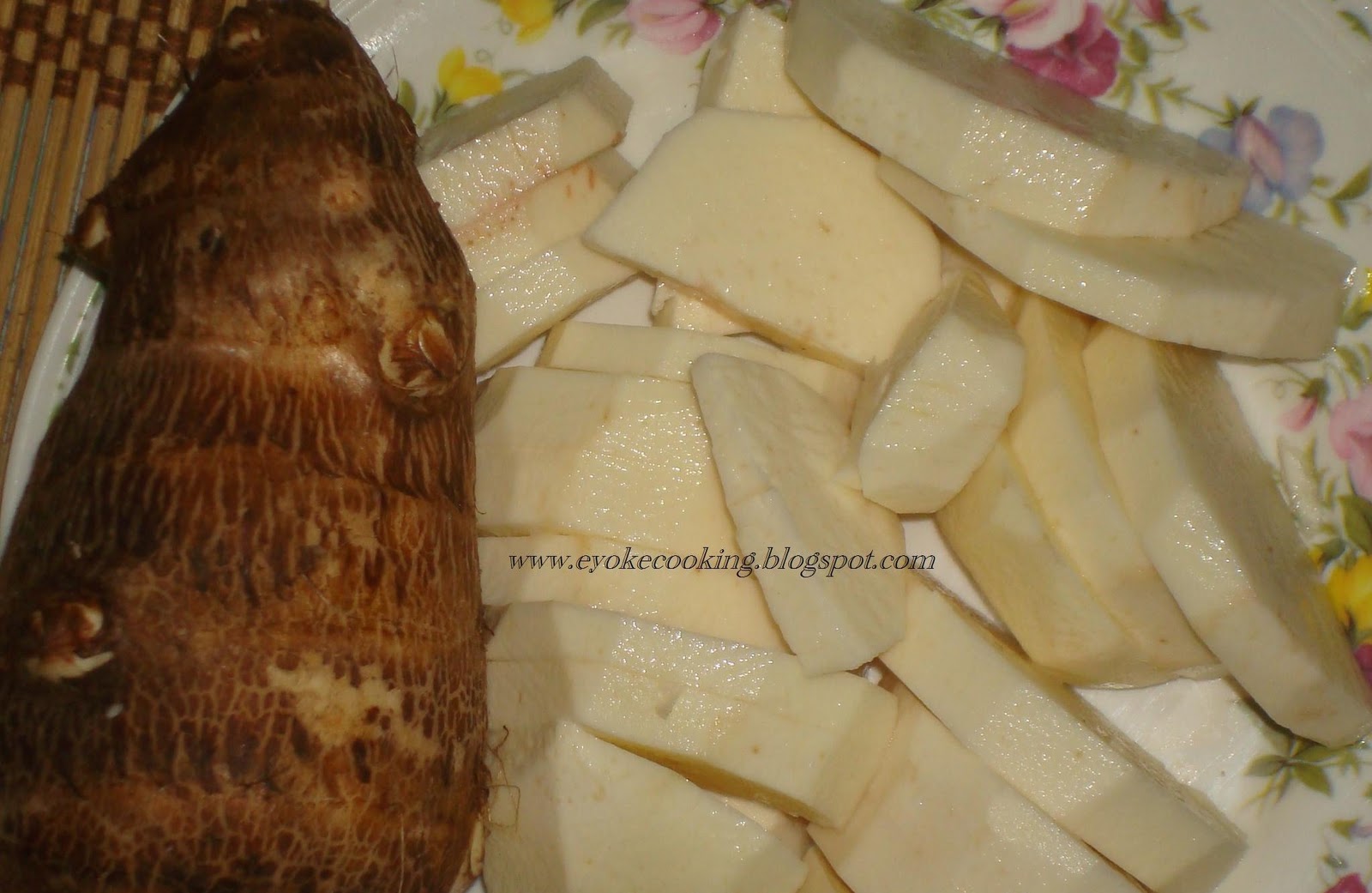 Simply Delicious Easy Cooking: Taro and Preserved Pork Soup