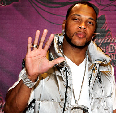 Flo Rida lanza el video de “Turn Around (5,4,3,2,1)” - Farandumiusic