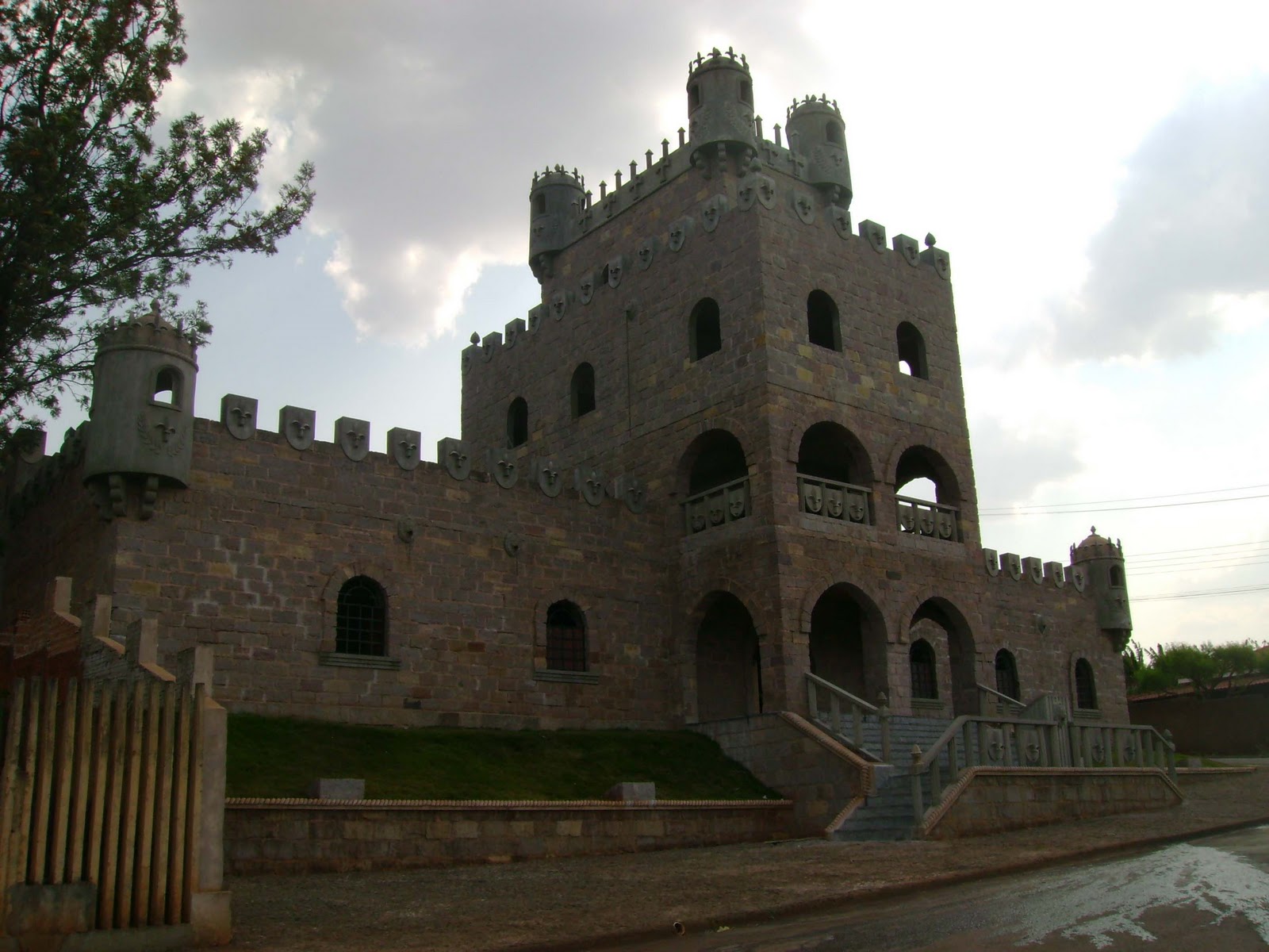 Exoticlic: Castelo de pedras de arenitos está sendo construído no Paraná