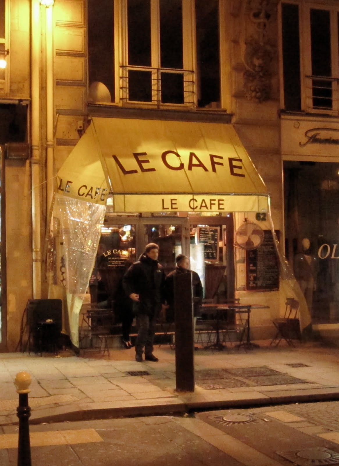 à la mode: The café in Paris