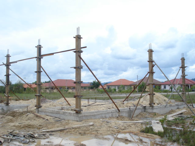 Beranda Ayub: Menyiapkan Tiang Roof Beam