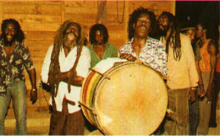 RASTAFARIS: Caracteristicas de un Rastafari
