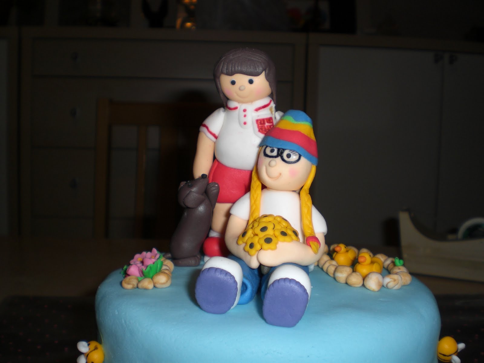En casa de la tí: Tarta Patito Feo y cupcakes