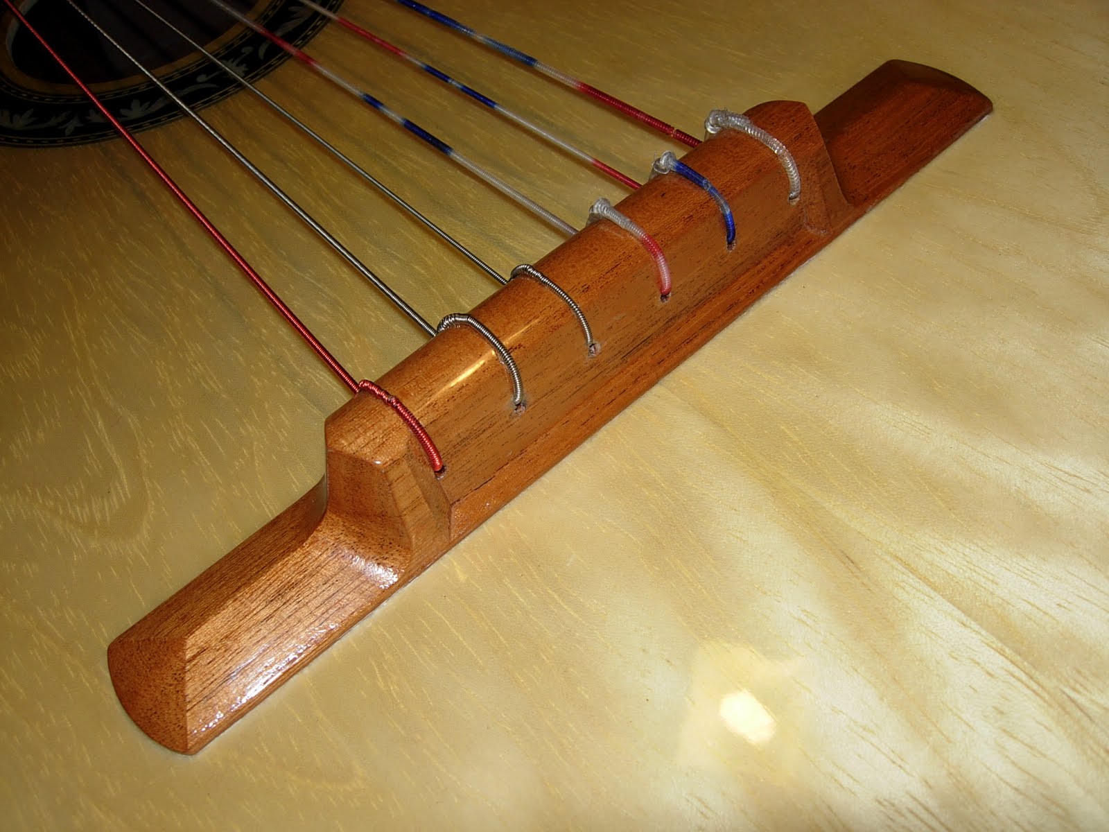 GUITARRONES: GUITARRON MORA