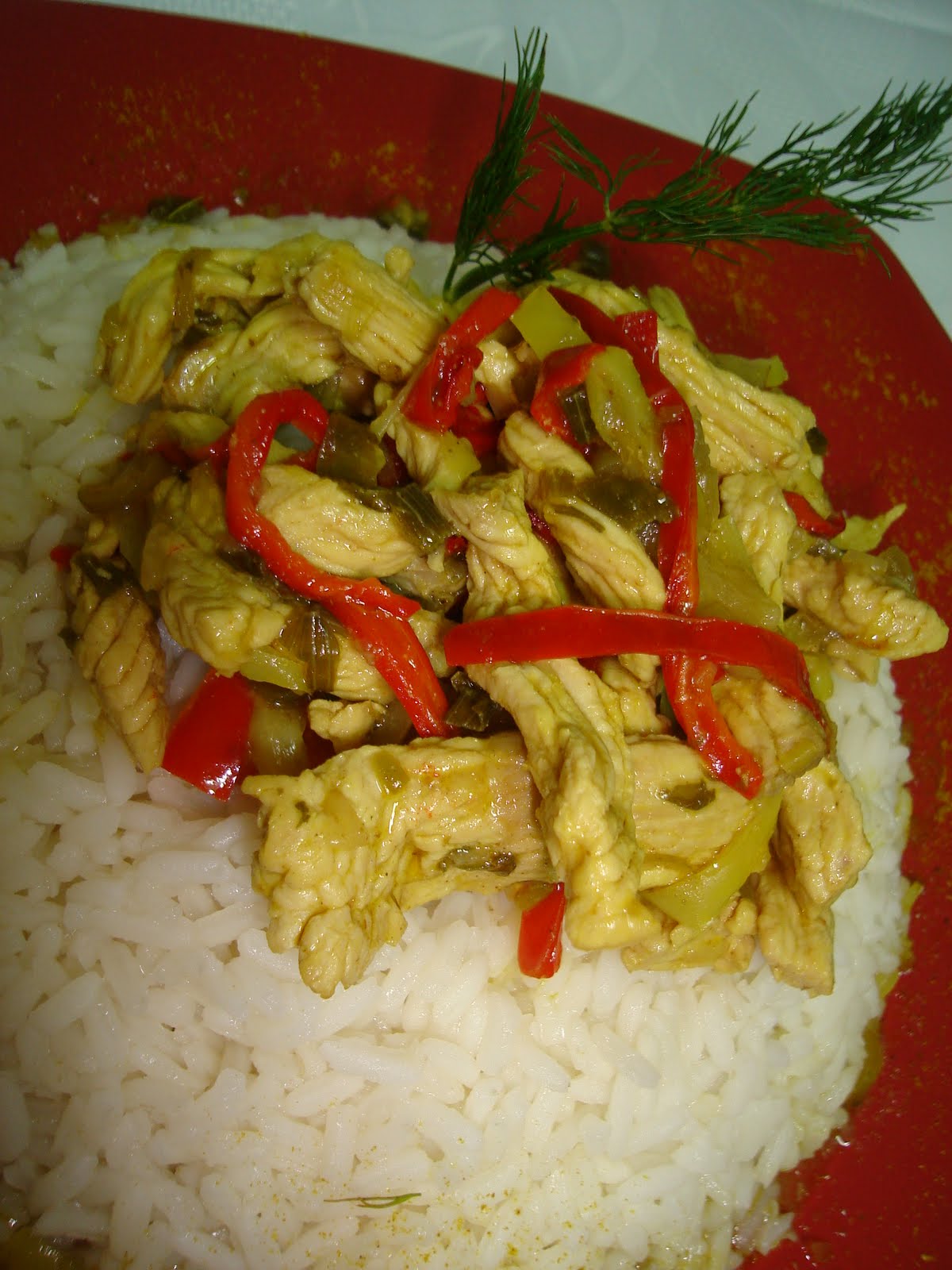 Pe masa din bucatarie: Piept de curcan picant cu orez si curry