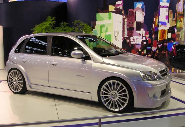 Corsa com ótimos acessórios