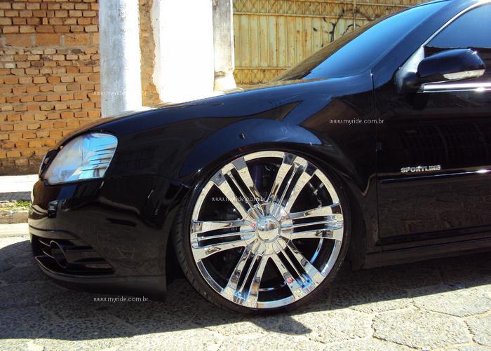 Golf com rodas aro 20" e super rebaixado