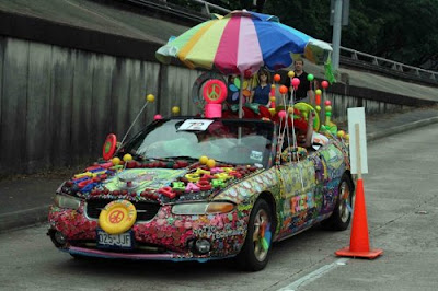 WEIRD NEWS: Weird Car Parade Mods