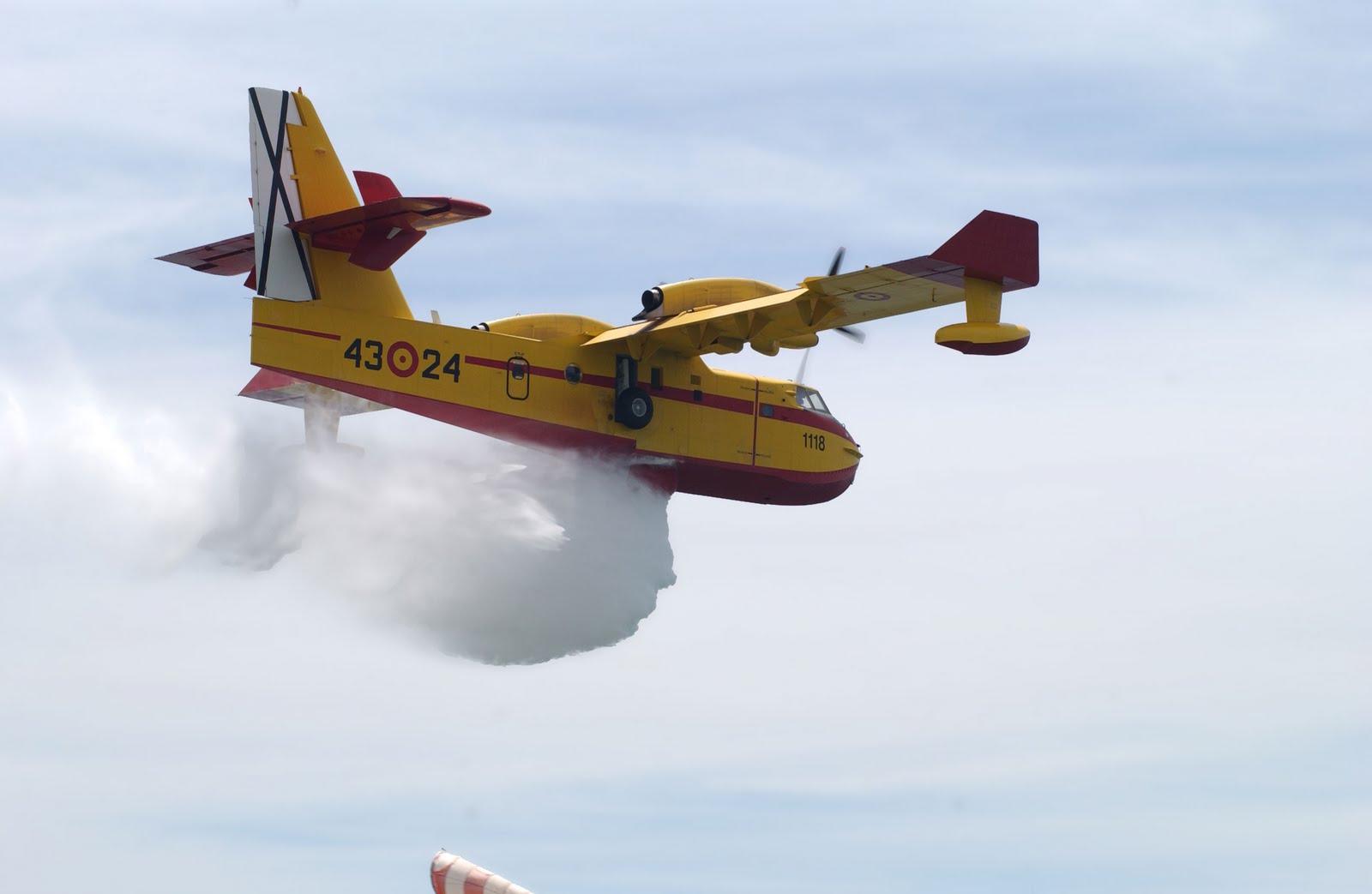 * El sitio de "jactres" *: Canadair CL 415 - Grupo 43 del E.d.A. "Apaga ...