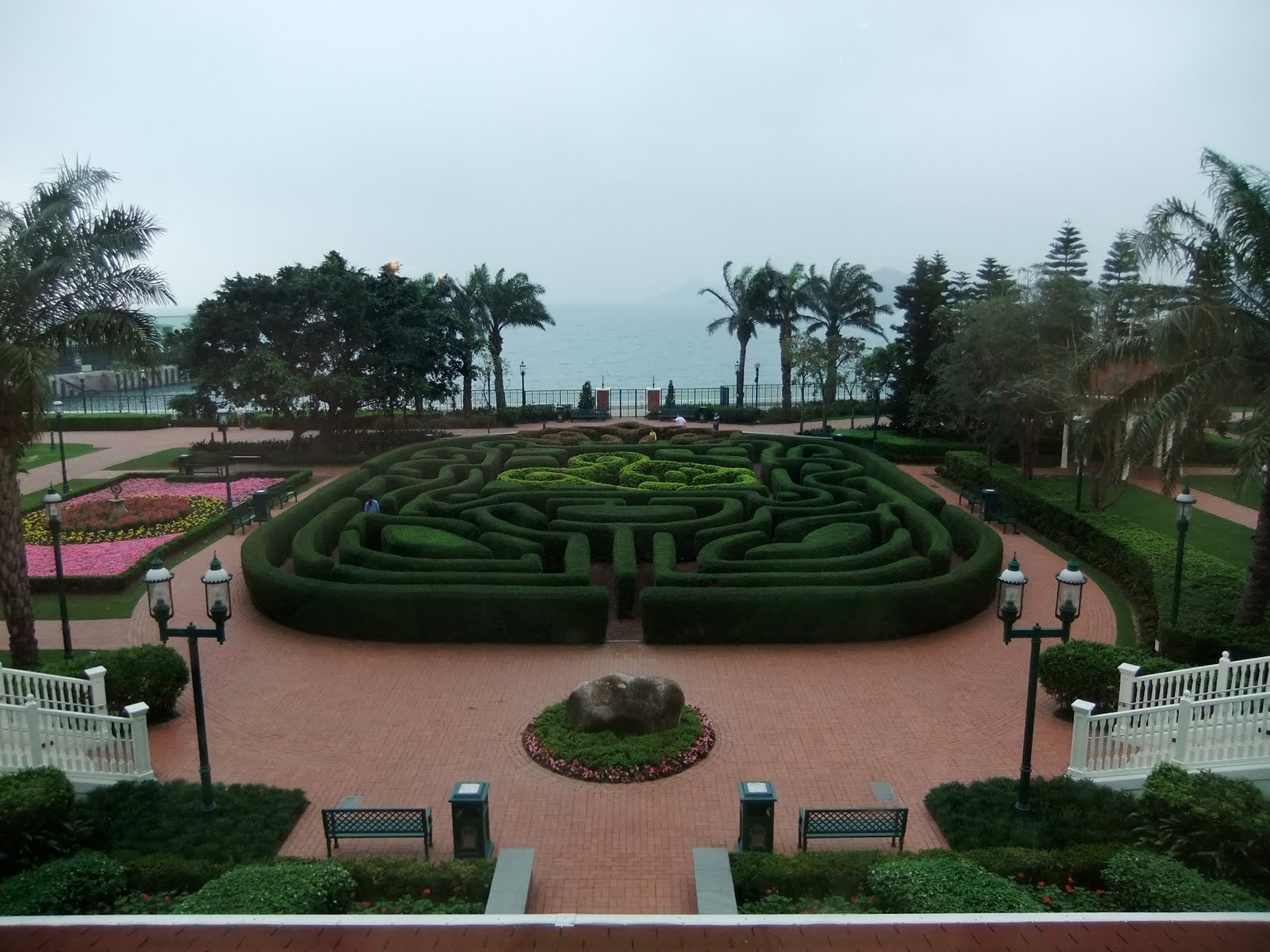 Hong Kong Disneyland Guide & Review: Mickey Maze