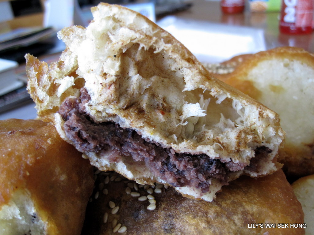 Lily's Wai Sek Hong: Hum Cheem Paeng With Red Bean Filling