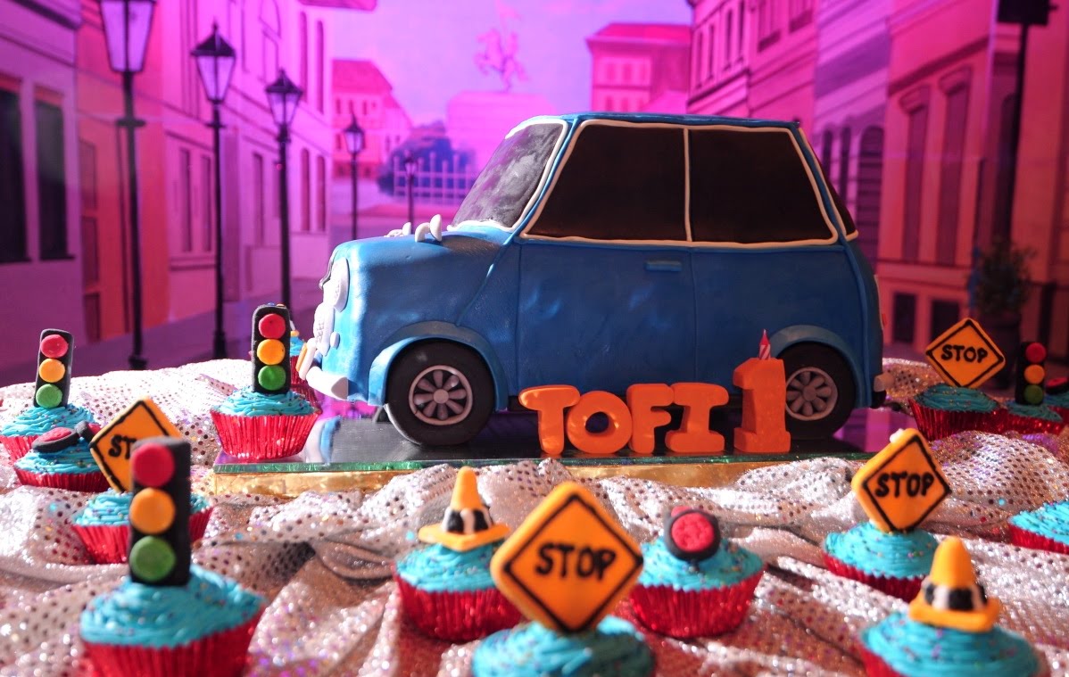 Mom-About-Town: Tofi's 1st mini car show b-day