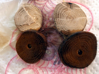 ThatJewelryGuy: Making and dying oak wood beads