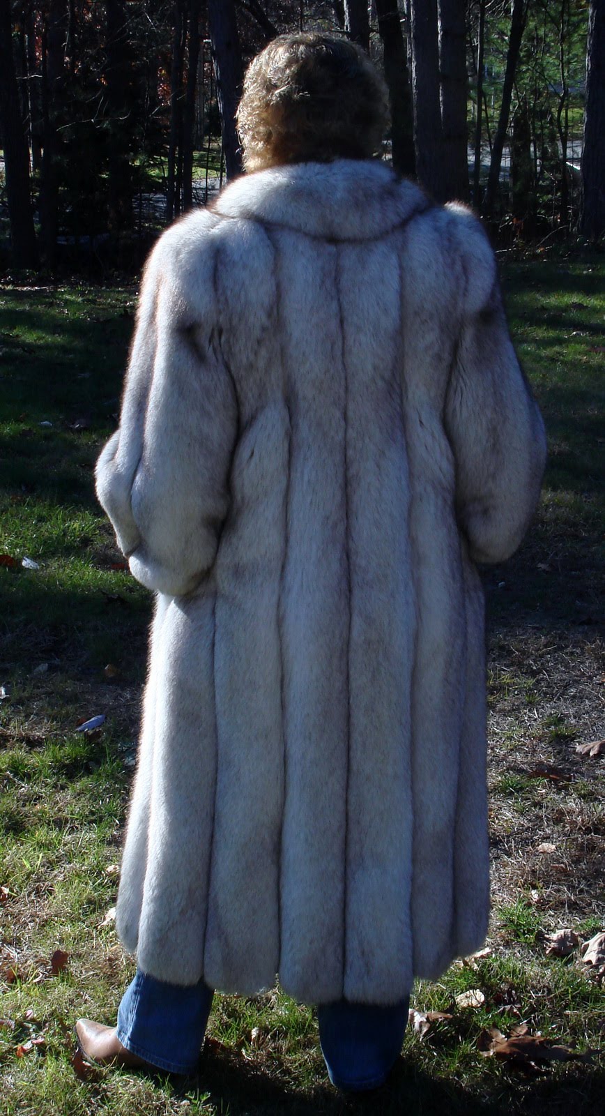 LAFOURRURE2: beautiful fox fur coat