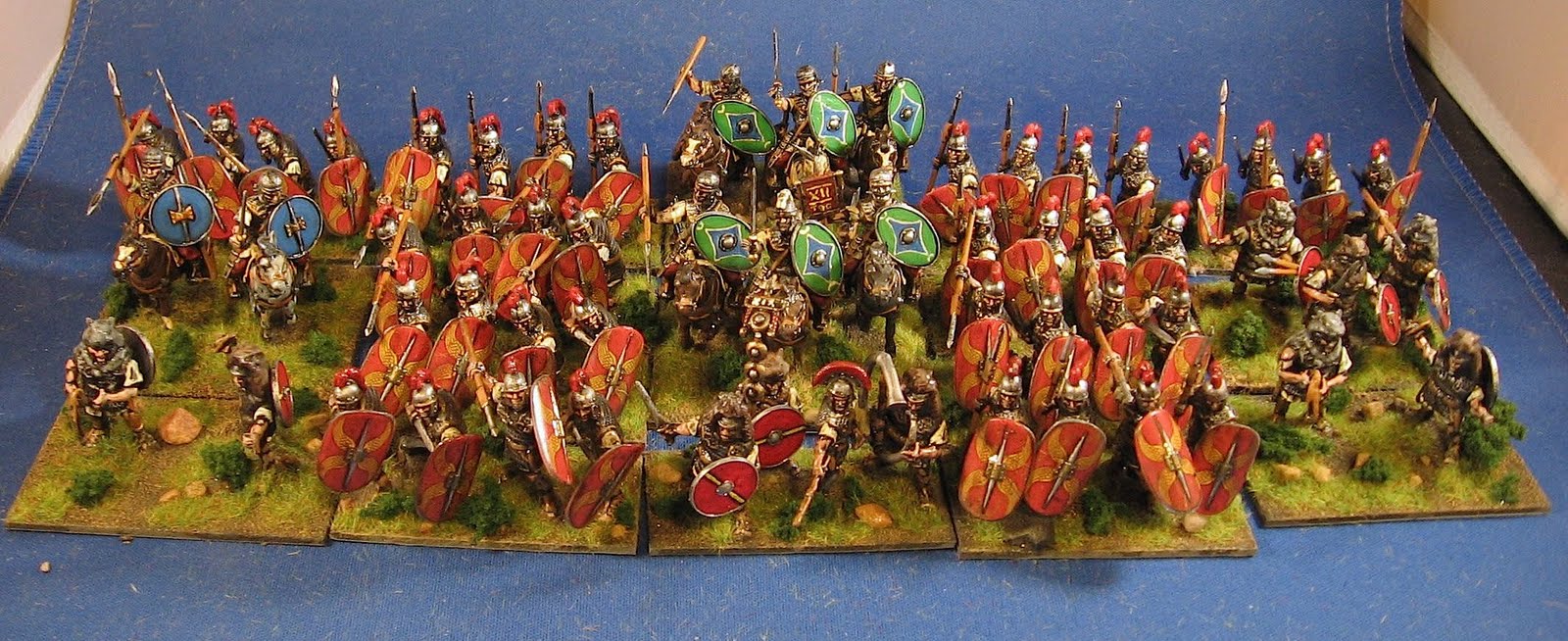 Bob's Miniature Wargaming Blog: 28mm Marian Roman DBA army finished!
